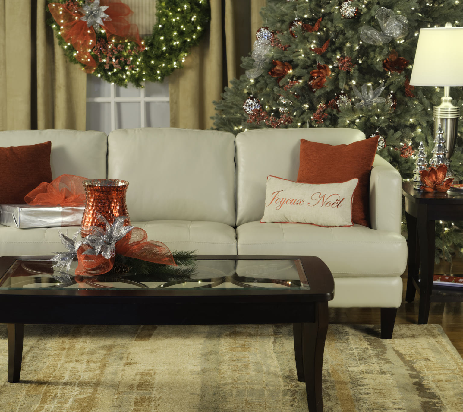 Holiday Décor – Ornaments, Trees & More – HOM Furniture