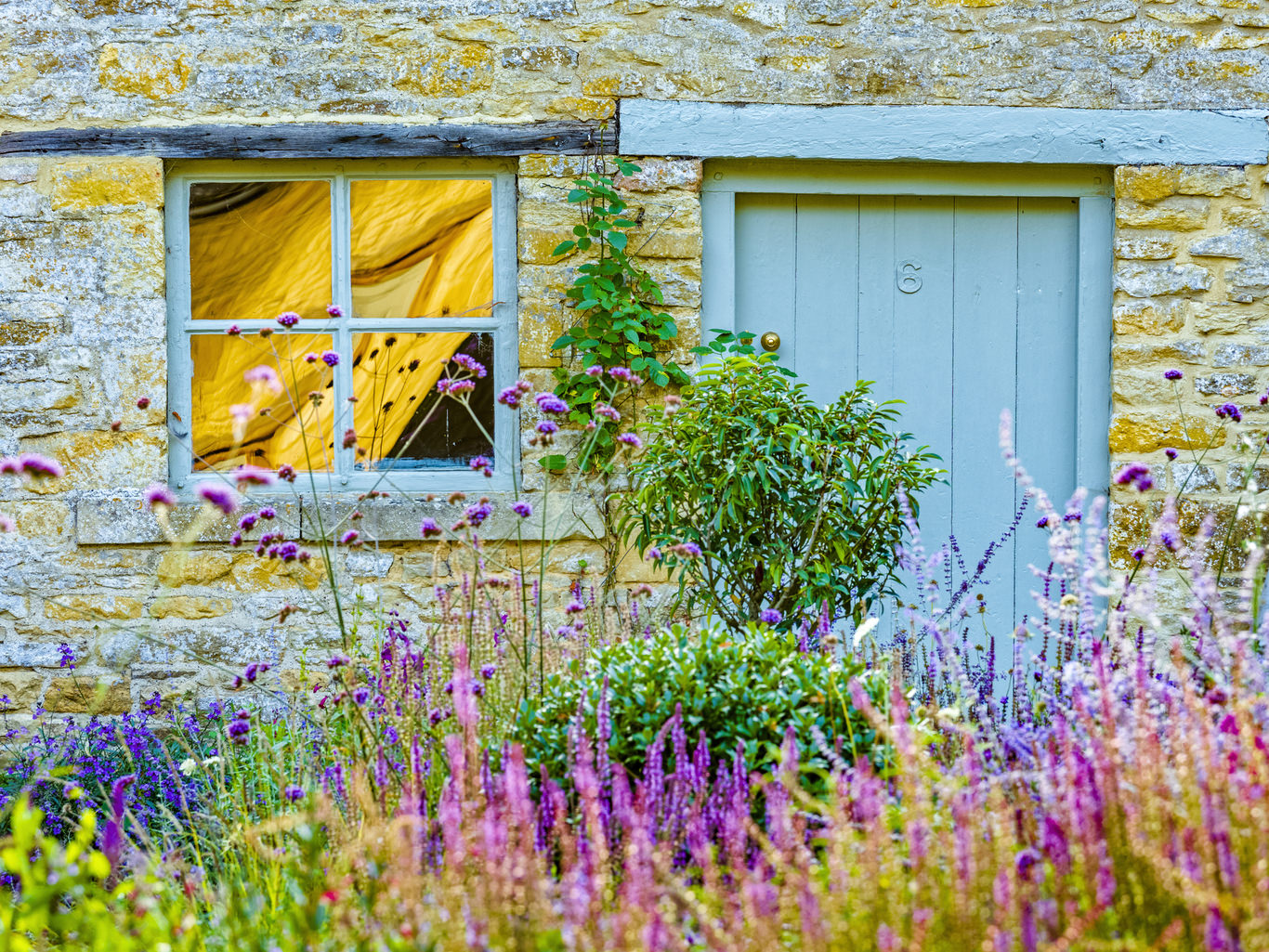 Now Trending: Cottagecore - design blog by HOM Furniture