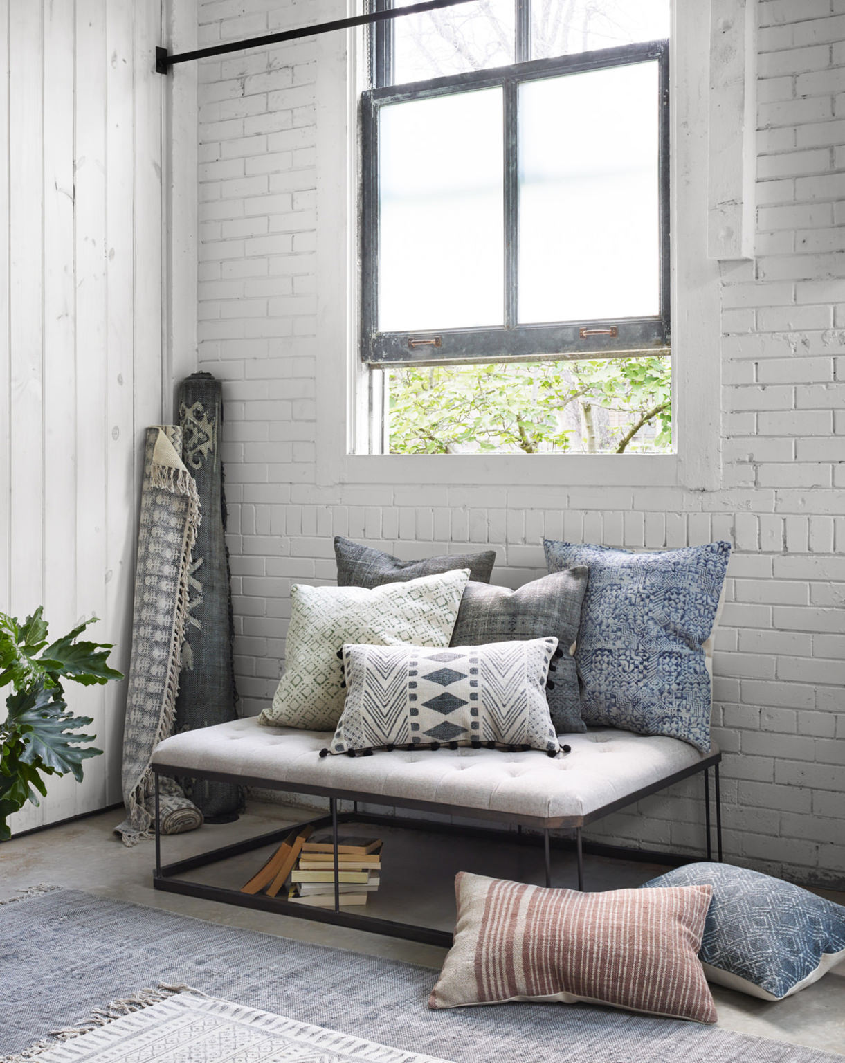 How to Style Throw Pillows - design blog by HOM Furniture
