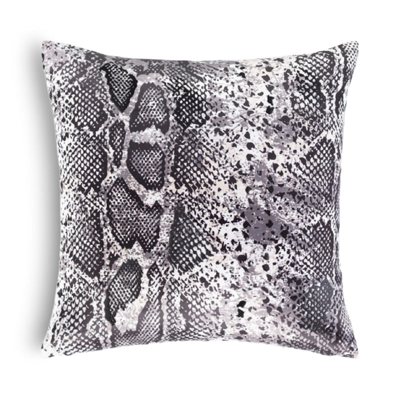How to Style Throw Pillows - design blog by HOM Furniture